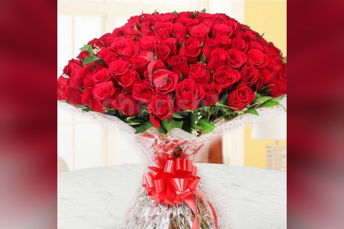 Buy 100 Red Roses grand bouquet Online and get them delivered for free ...