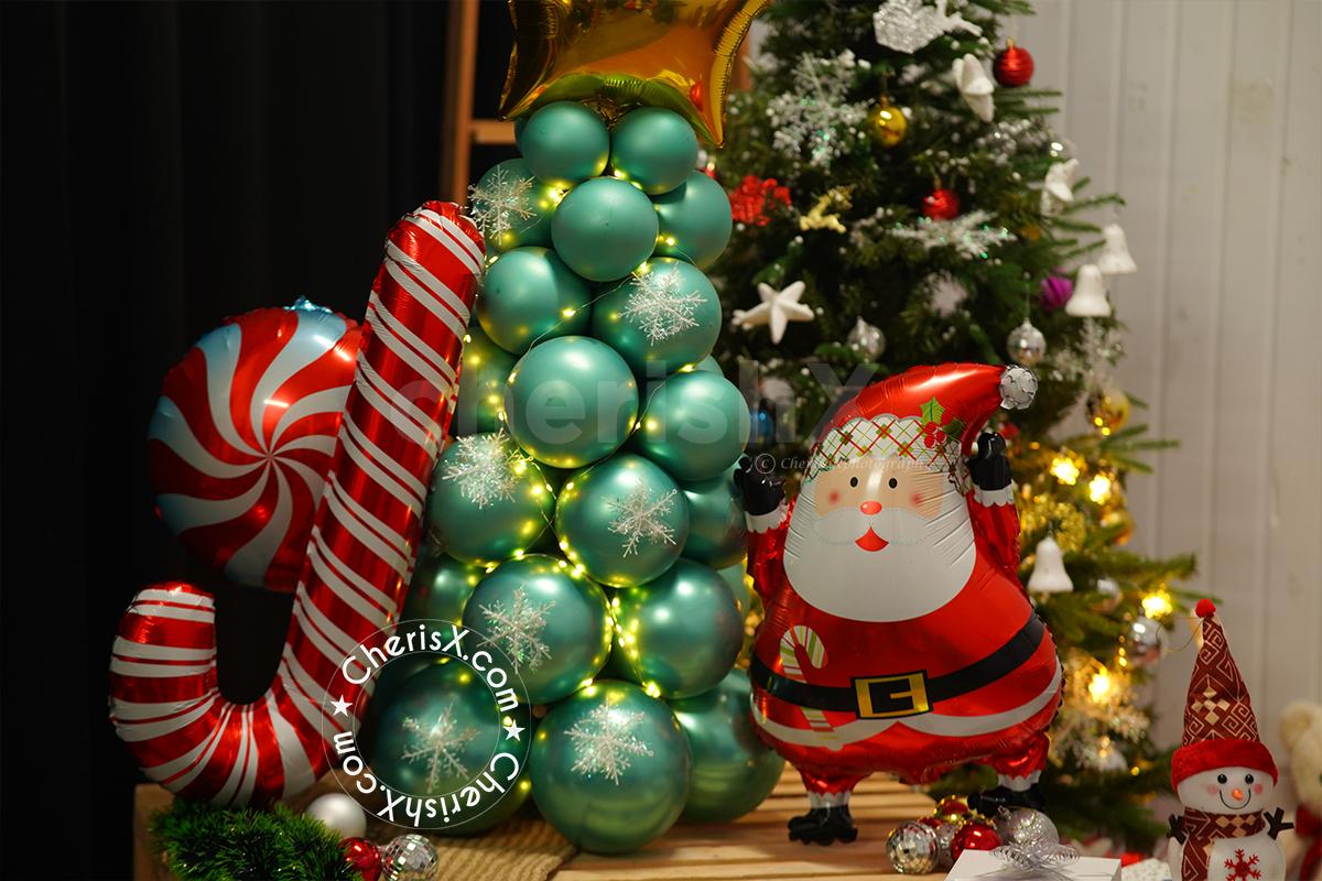 A Christmas Tree Balloon Bouquet is a great way to add a special touch ...