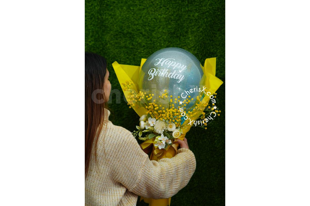 This bouquet creates an unforgettable atmosphere with its sophisticated ...