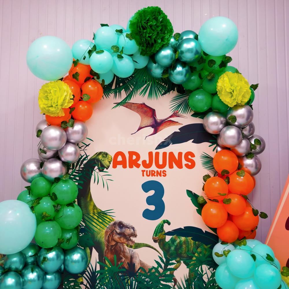 Our stunning decorations will create a Jurassic World that your child ...