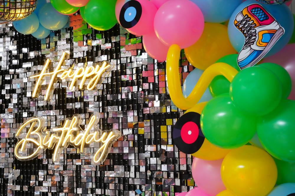 Retro Radiance & Sequin Magic Decoration for a Perfect Birthday Party ...