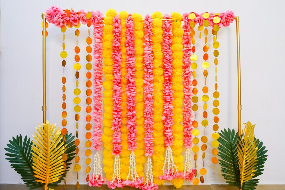 This Regal DIY Garland Diwali Puja Backdrop Is Your Festive Must-Have ...
