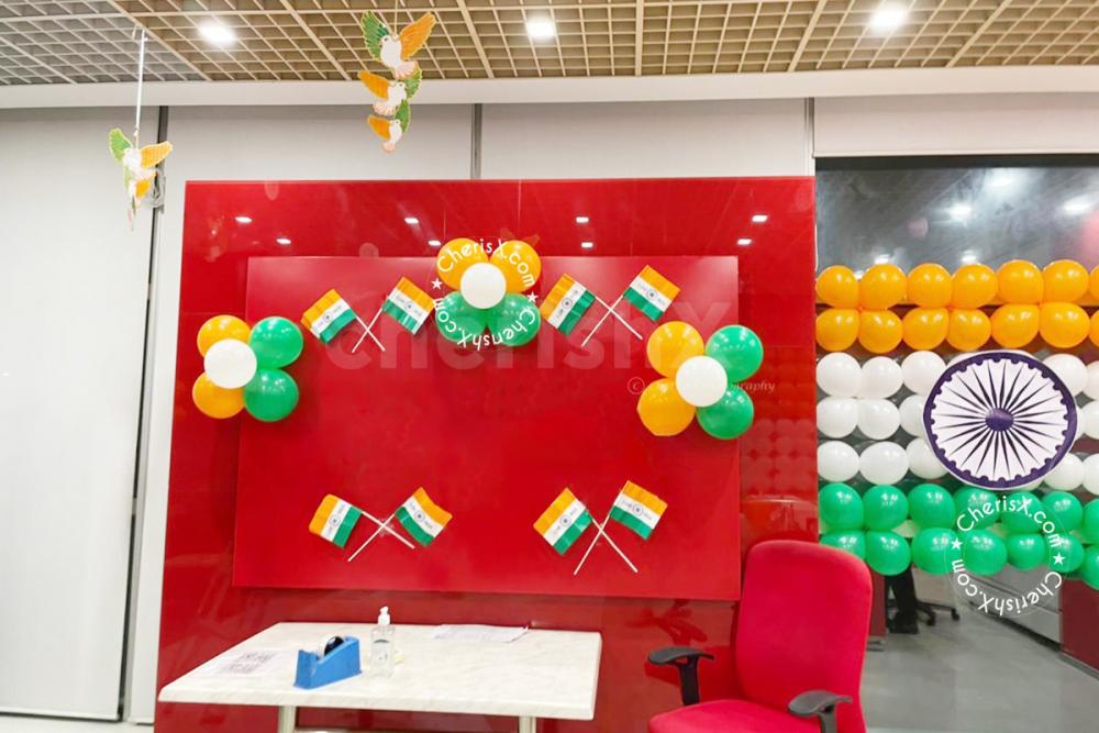 Tri-Color Independence Day Decoration with Balloons, Theme Hangings and ...